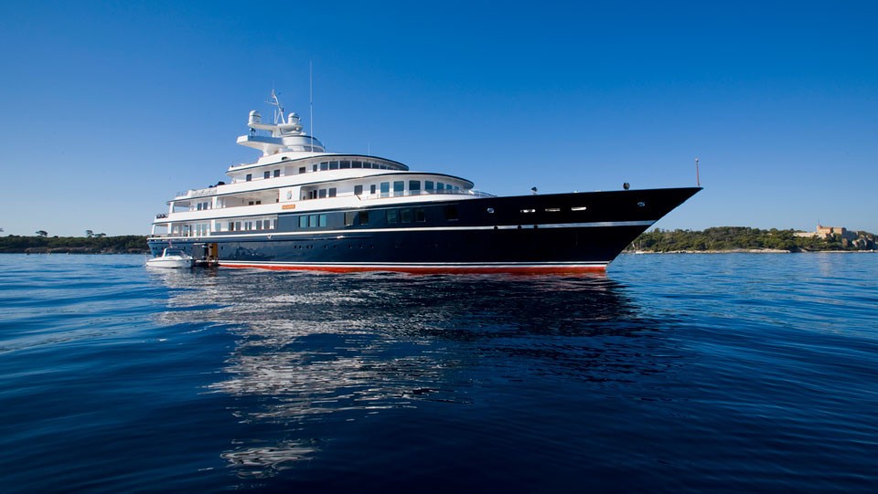 Yacht LEANDER G, Peene-Werft | CHARTERWORLD Luxury Superyacht Charters